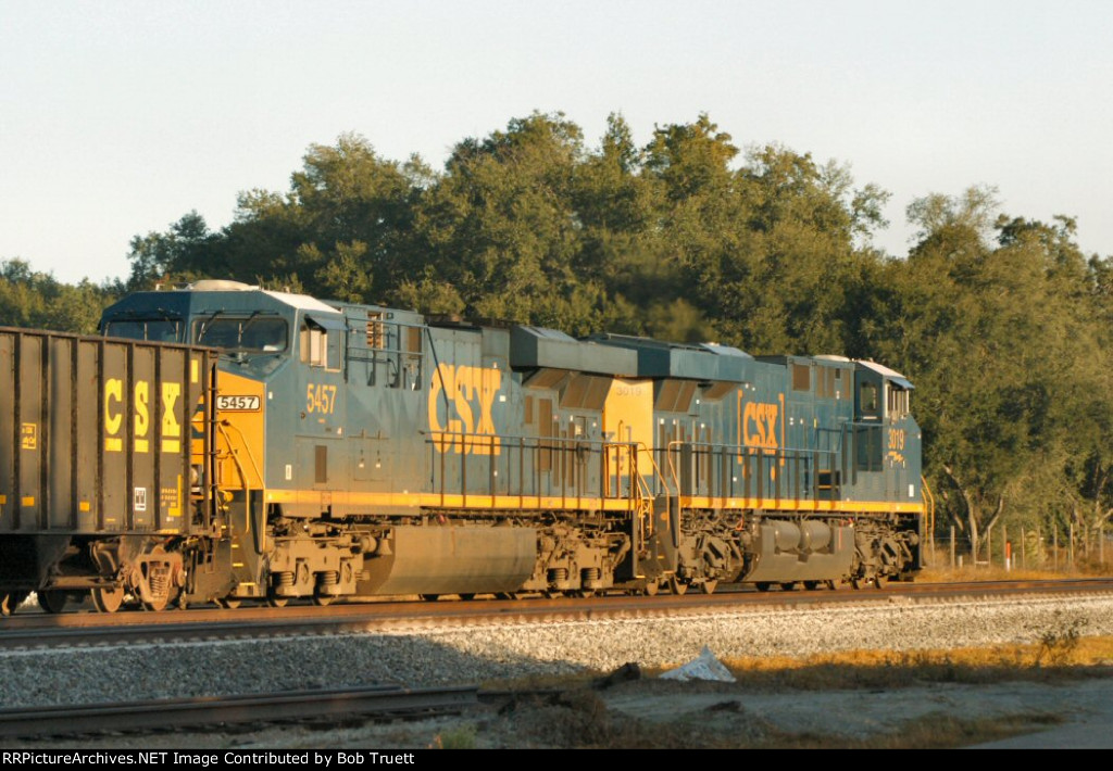 My first photo encounter with a Box Car Logo CSX Unit and it is 3019 leading a NB Rock train ...